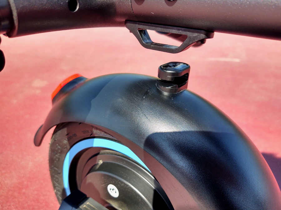 Test minimalistycznej hulajnogi elektrycznej Neoline T28